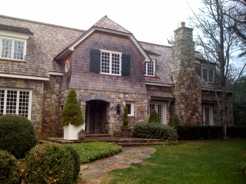 HOLLYWOOD CAPE COD: Gambrel roof lines