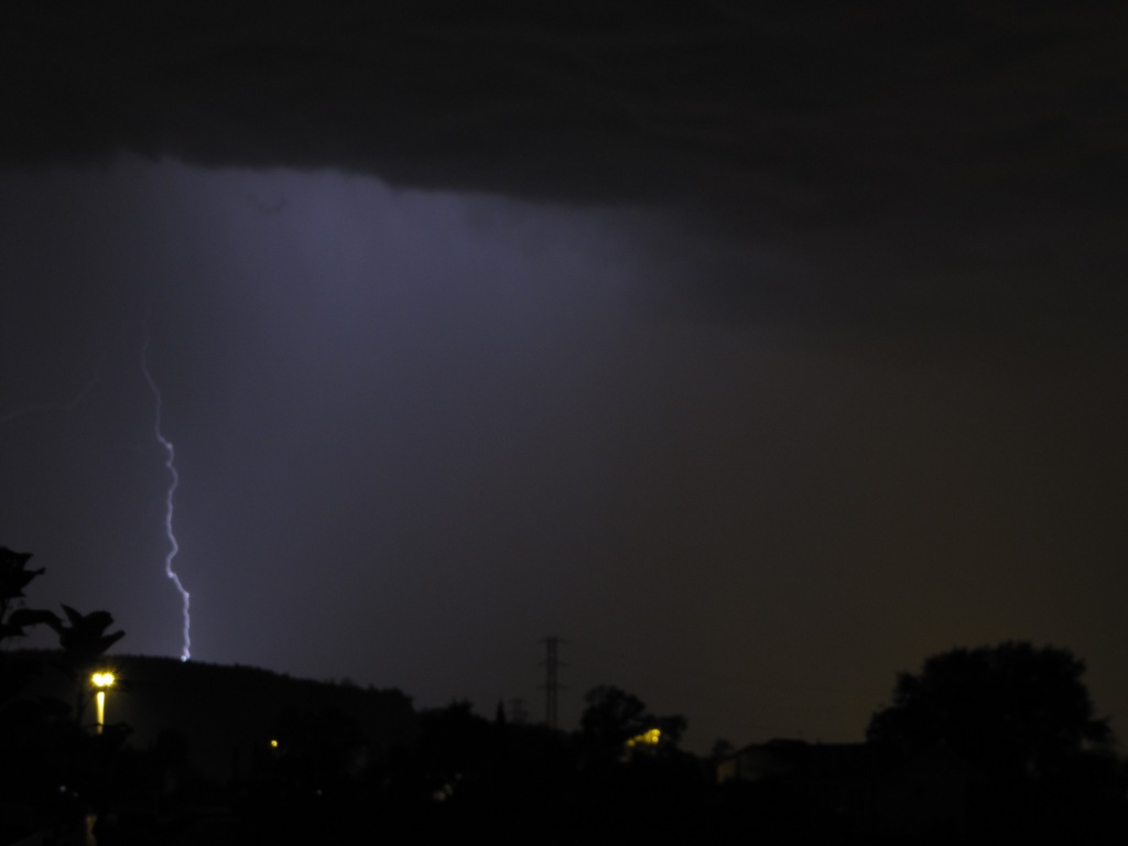 QUINTES-Mirador del Cantábrico: Noche de truenos y relámpagos sobre Quintes