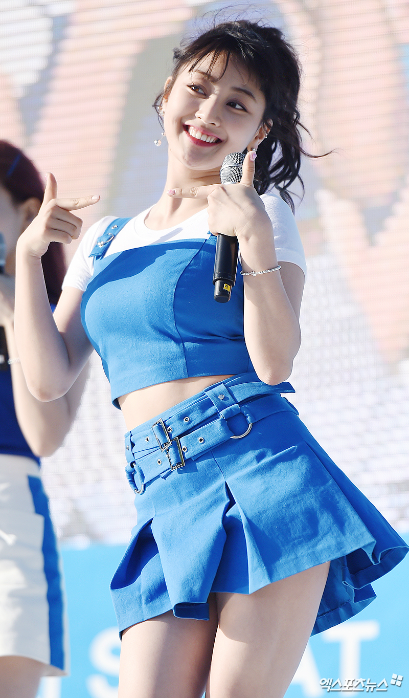 Joe's Twice Photo Blog: 170514 Pocari sweat Blue run. TWICE performance ...