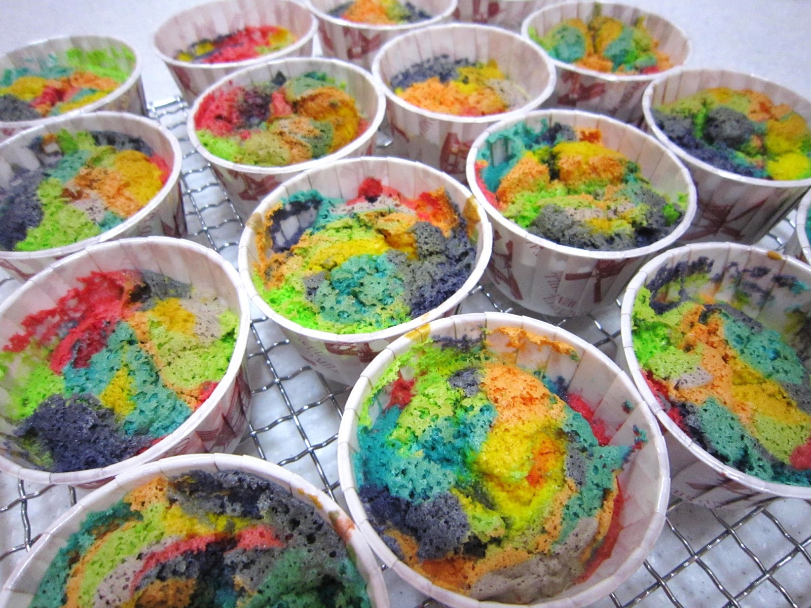 *Flo-Lim*: Rainbow SwissRoll & Cupcake