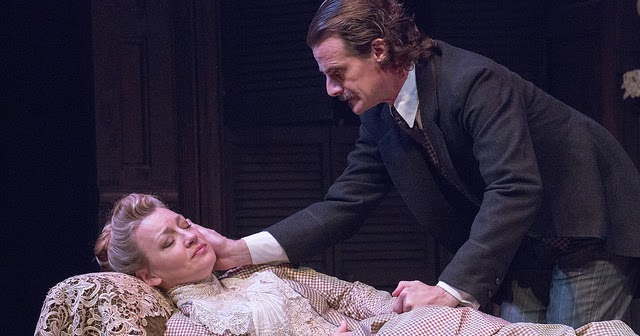 Critics At Large : Gaslight: Stage and Screen