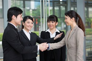 Pengertian Akomodasi, Lengkap!