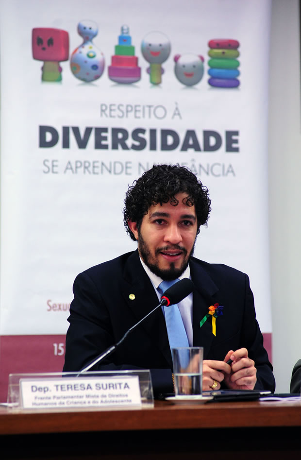 Jean Wyllys critica governo por suspender entrega de kits anti ...