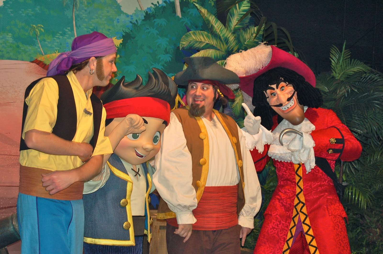 Disney Sisters: Disney Parks Blog Meet-Up / Sharky and Bones Concert