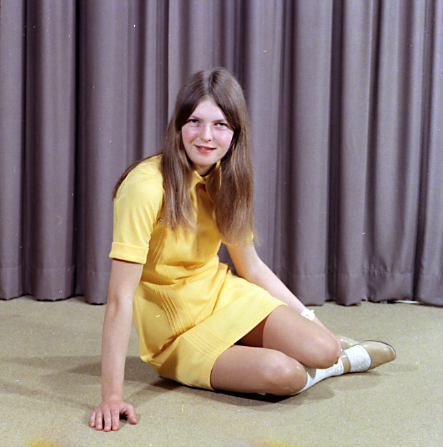 These Color Studio Portraits From the 1970s Are Almost Too Awkward ...