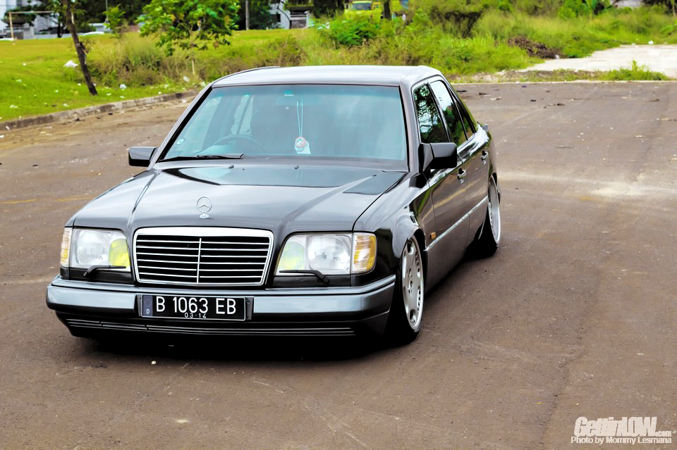 Mostbook: Tuning Mercedes Benz E320 W124 Stance