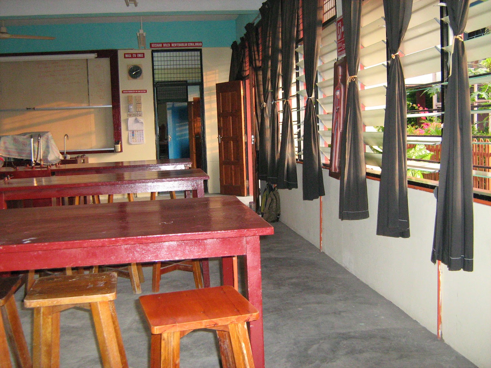 Sekolah Menengah Kebangsaan Kuala Kurau: Maklumat di Makmal Sains