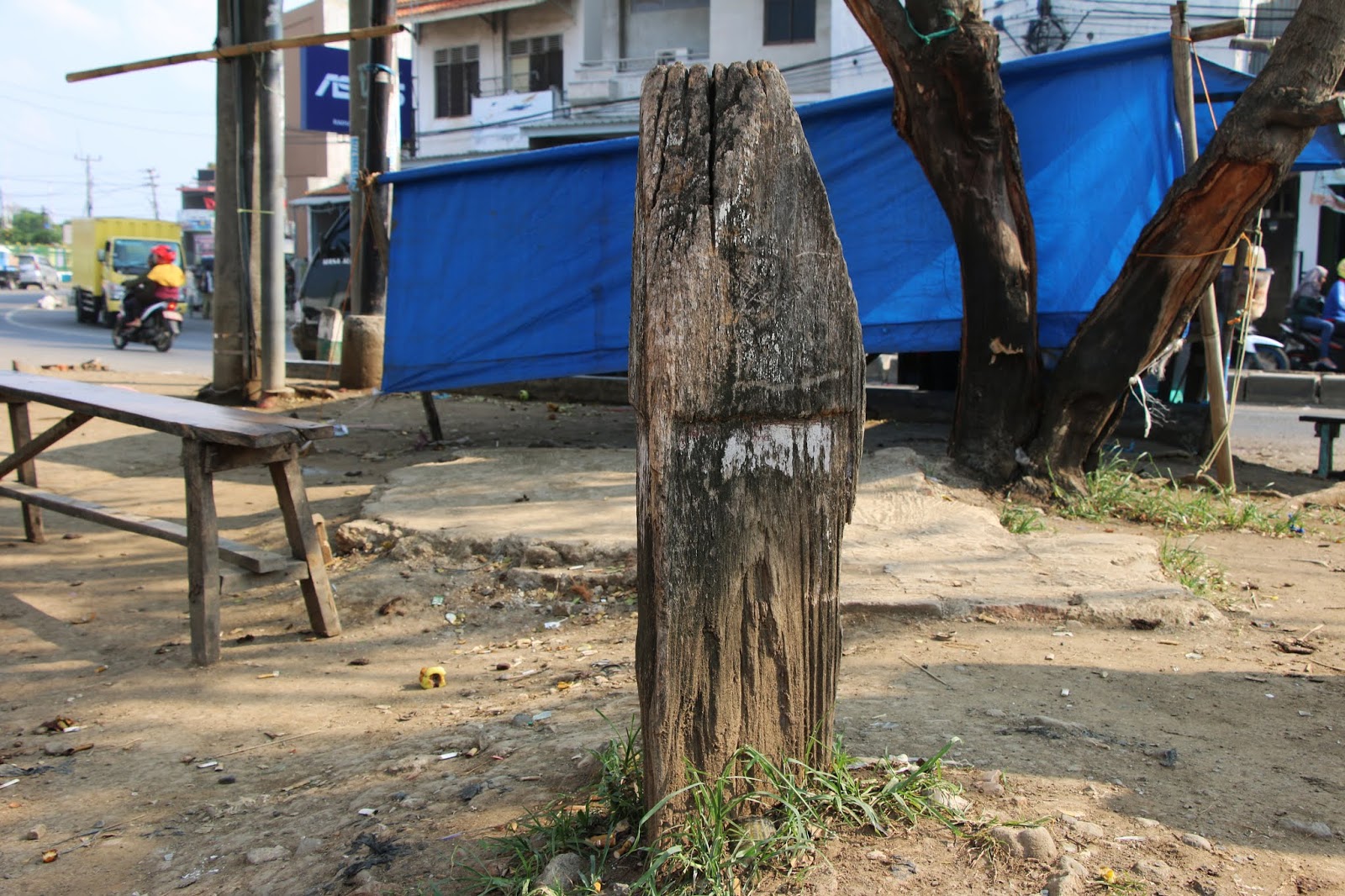 Patok Kayu Jati Soekarno Jatibarang Indramayu