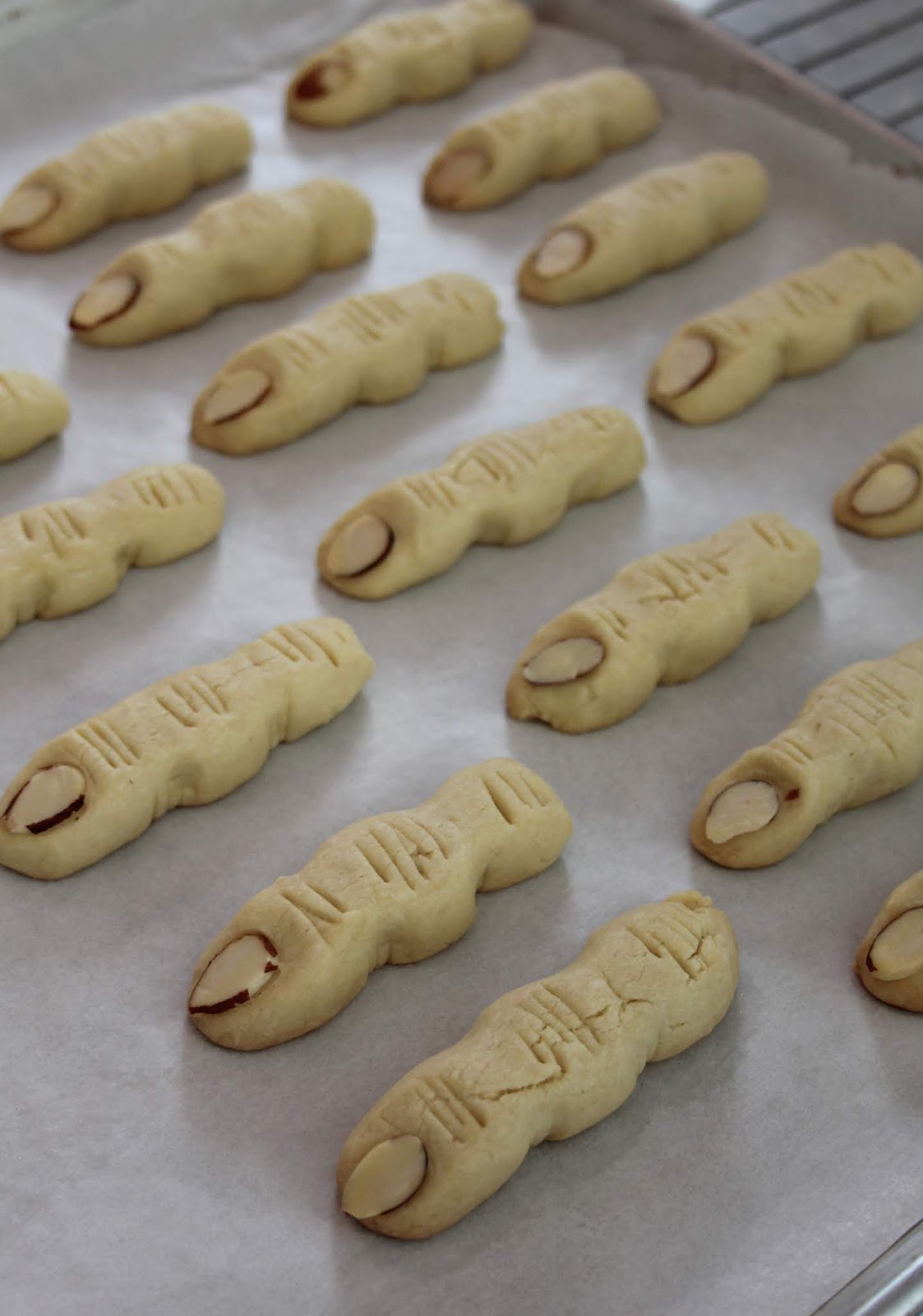 Jo and Sue: Zombie Finger Cookies