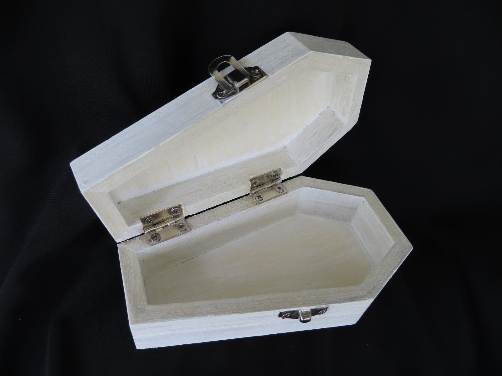 Justine's Halloween: My Mini Coffin Jewelry Box