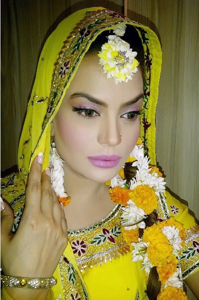 Pak Celebrity Gossip: Sadia Imam Biography & Picture