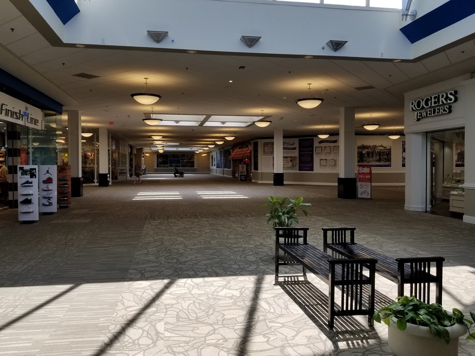 Dead and Dying retail: Richmond Mall in Richmond, Indiana