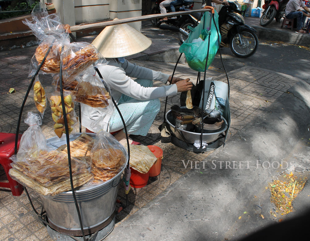 Viet Street Foods: Street hawkers (những gánh hàng rong)