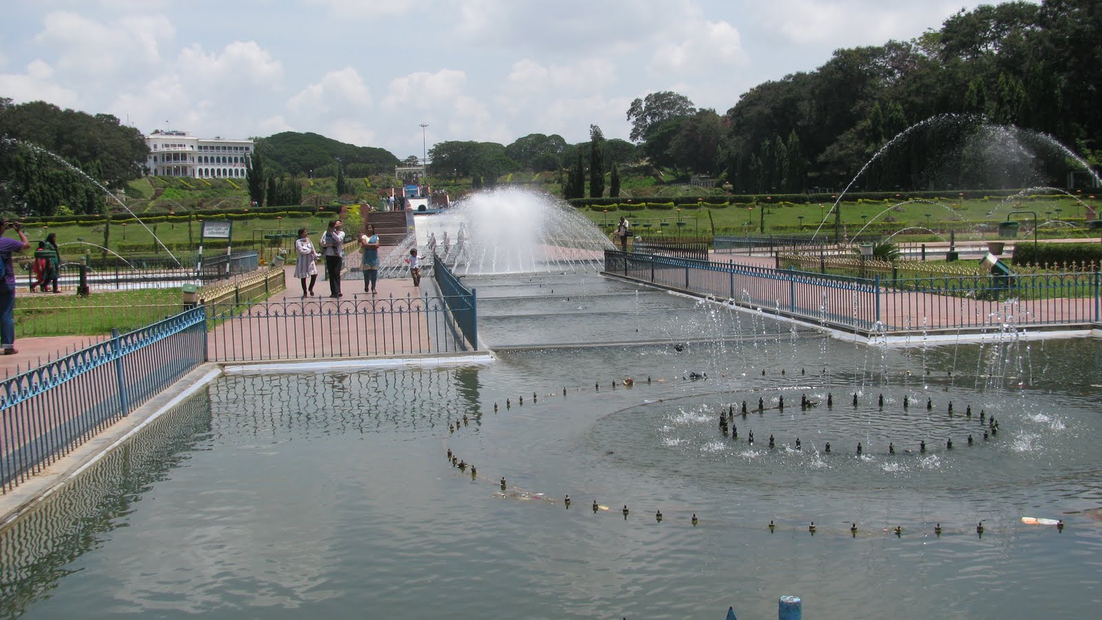 Nammur Mandya..!: Mandya - Tourist attraction - Krishnaraj sagara (KRS)