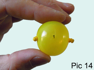 Balloon animals twisting instructions: Balloon baby rattle