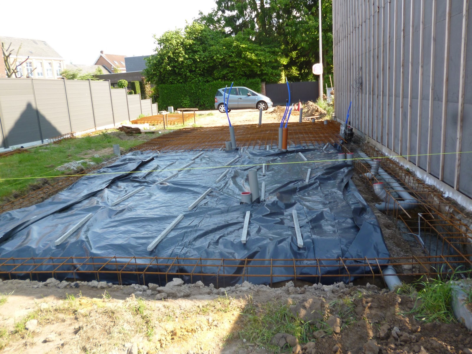 Bouw Toon & Nele: plaatsen beton-netten