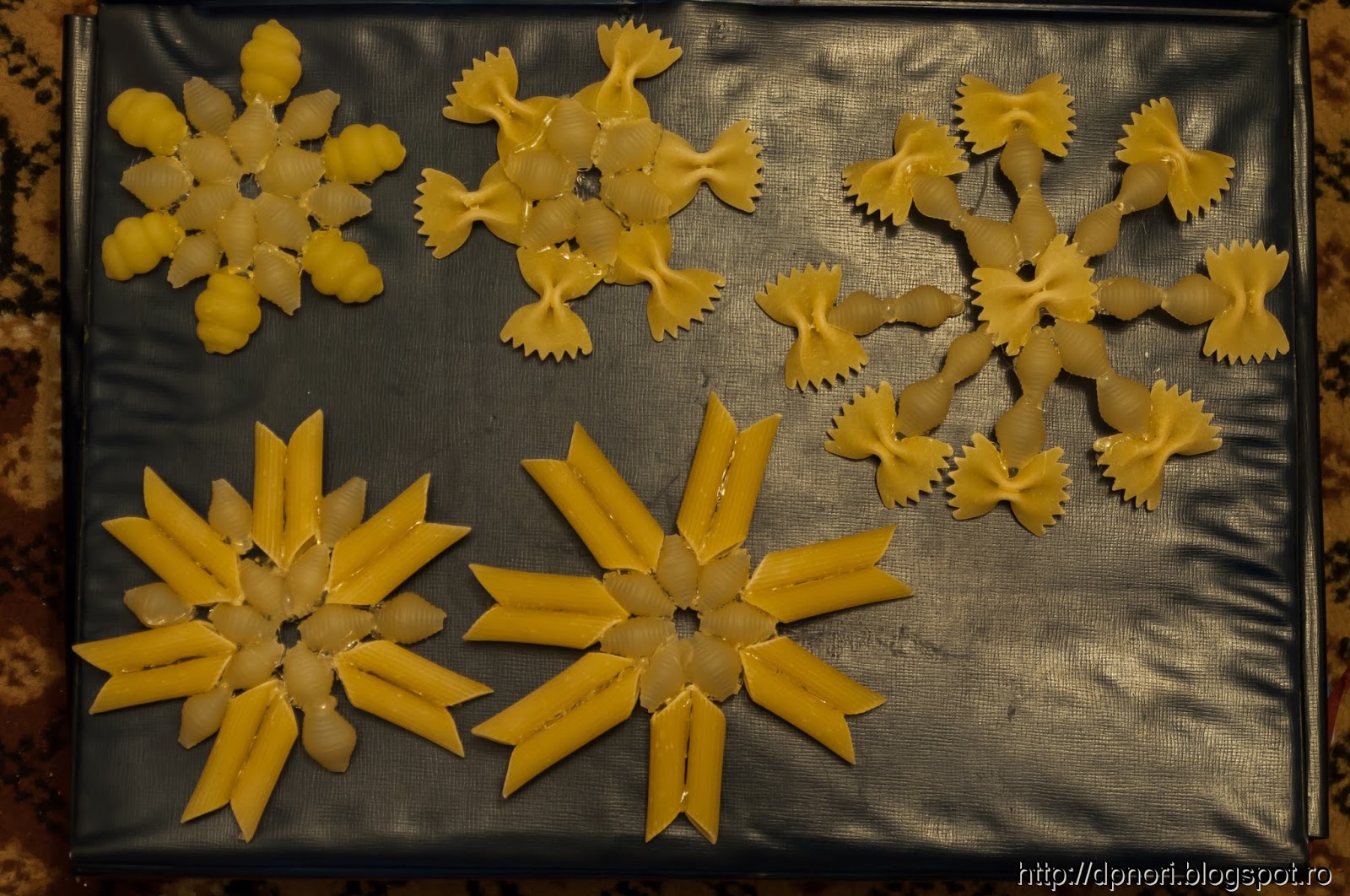 .printre nori: Ornamente pentru Craciun din paste fainoase