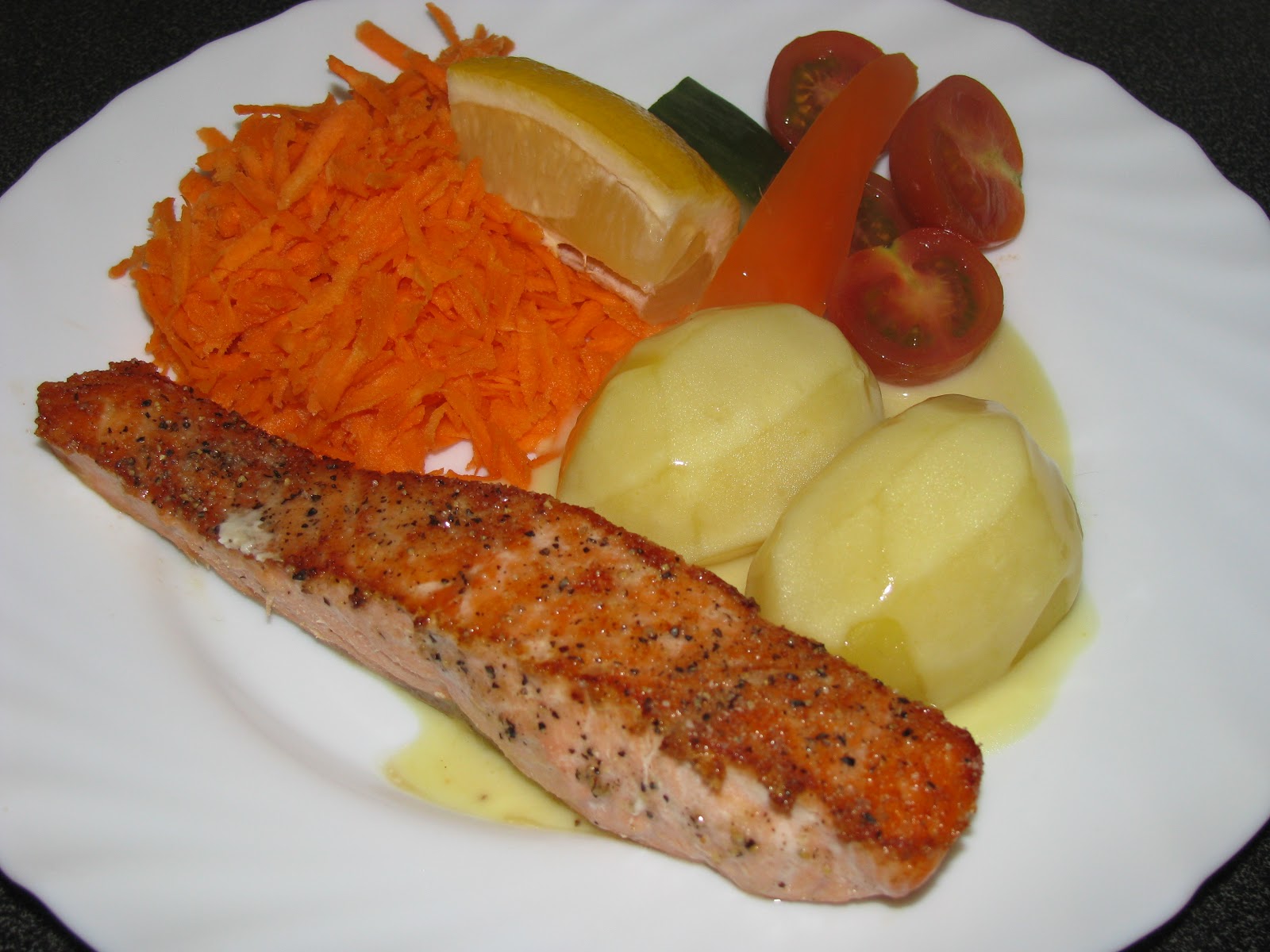 Min Lilla Kokvrå: Fisk hela veckan - stekt lax med citronsås - snabbmat