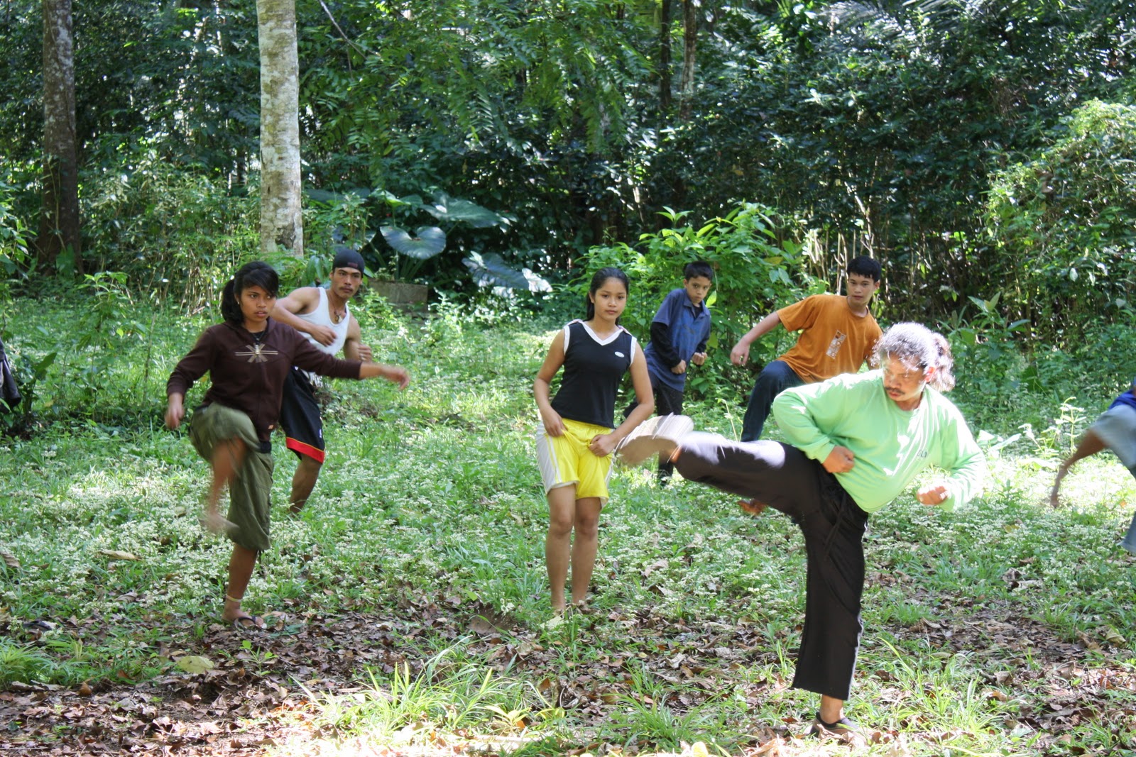 Mga kung anu-ano ni Turmukoy at Talampunay: November 2011
