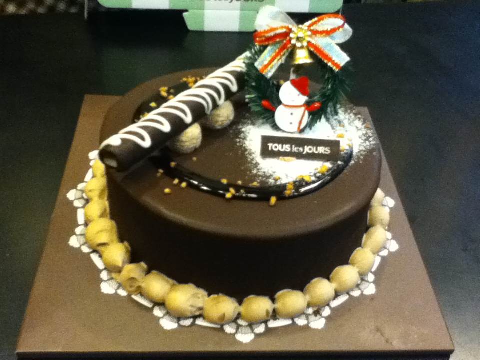 Love, your 30something mom: Tous Les Jours Christmas Cake