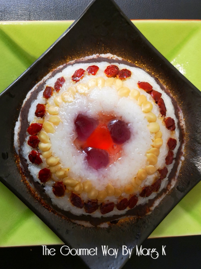 Sticky Rice Pudding with Assorted Sweets and Molten Chocolate . 甜心八寶飯