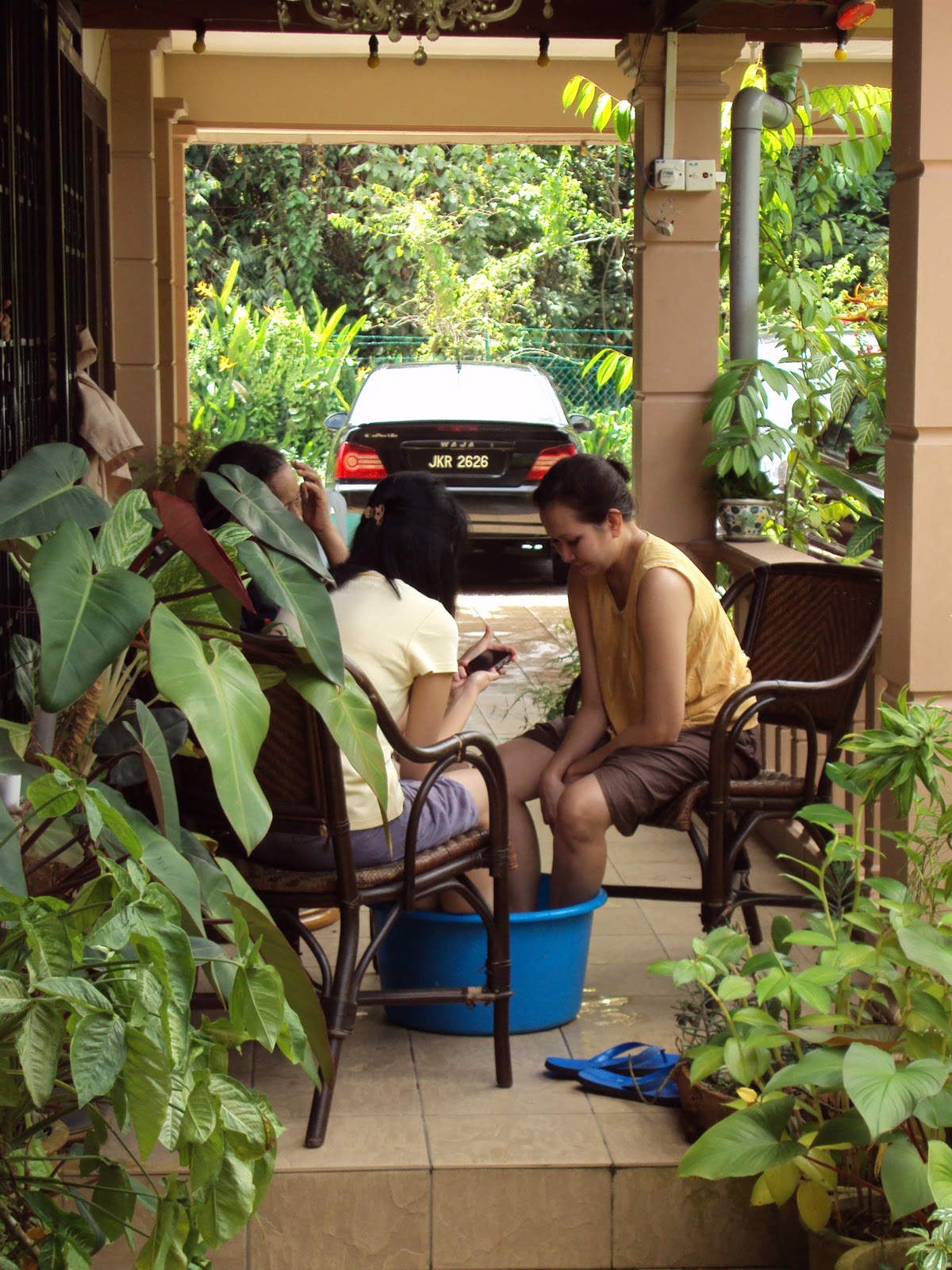 PAPAMAMAClubHouse: Rendam Kaki Dengan Garam Bukit