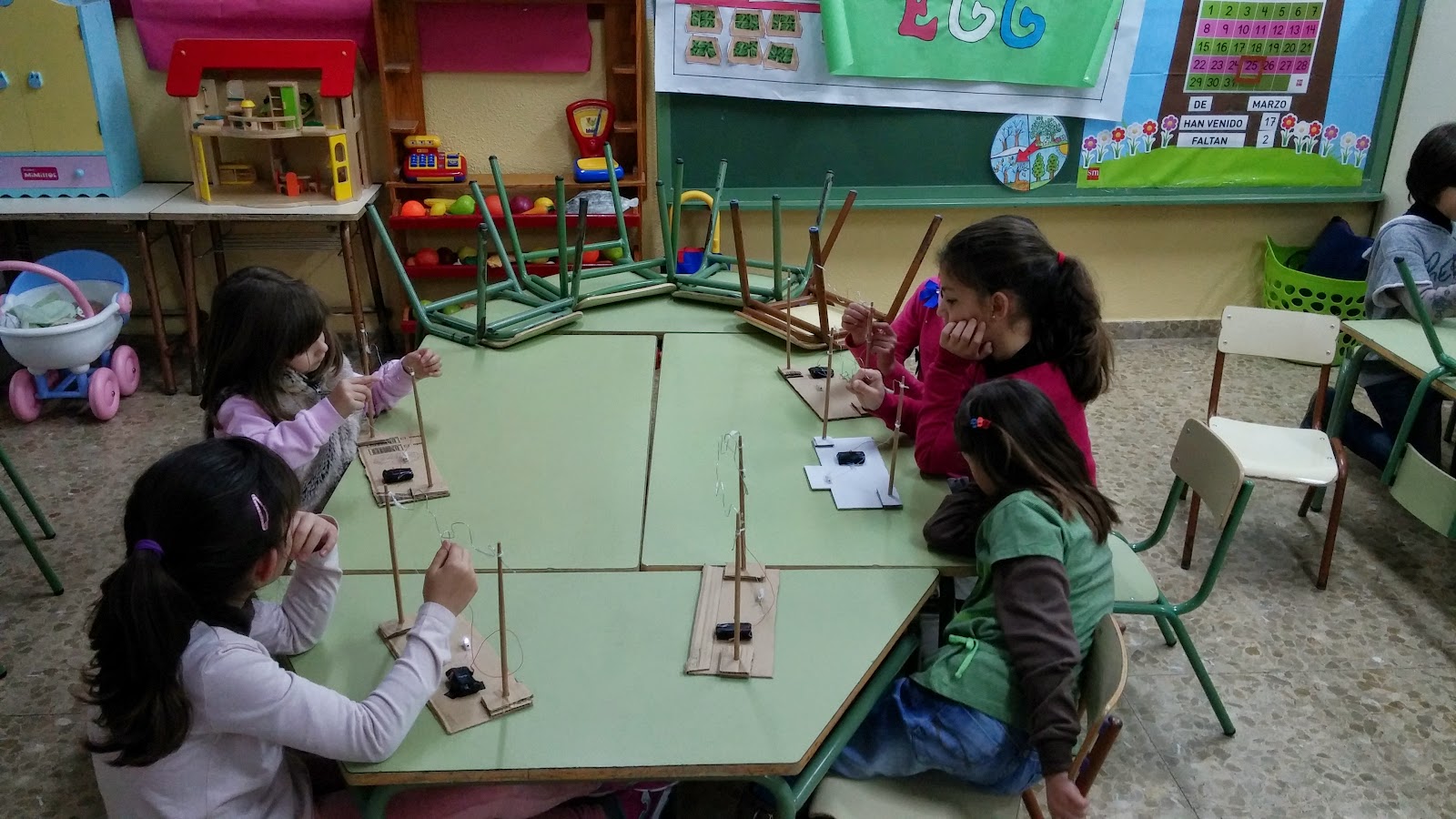 DIVERCIENCIA: "LABERINTO ELÉCTRICO"