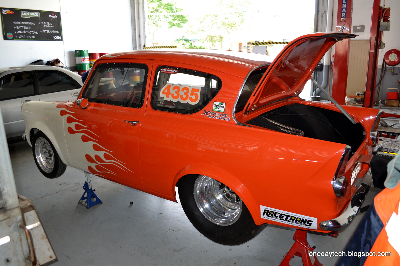 Onedaytech: Kym Holdt's Ford Anglia based Rotary Drag Car