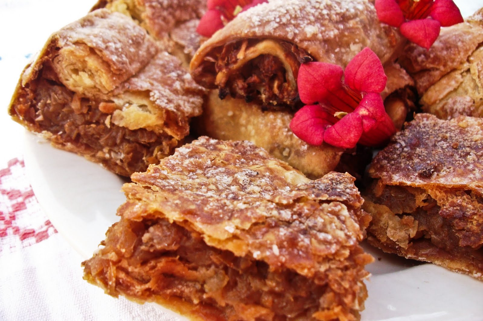 Placinta traditionala cu mere si cum sa faci foi subtiri si perfecte de ...