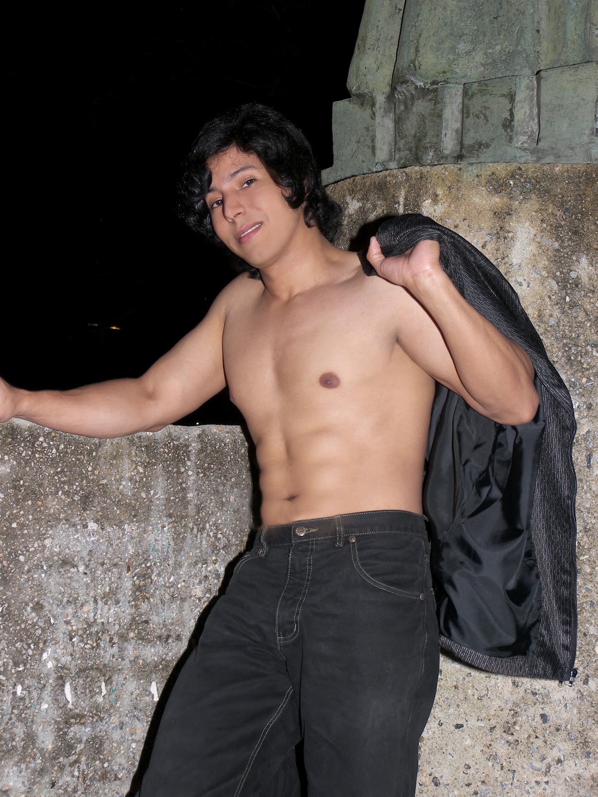 Fher Thimaure: Fher Timaure: “No es Suficiente”