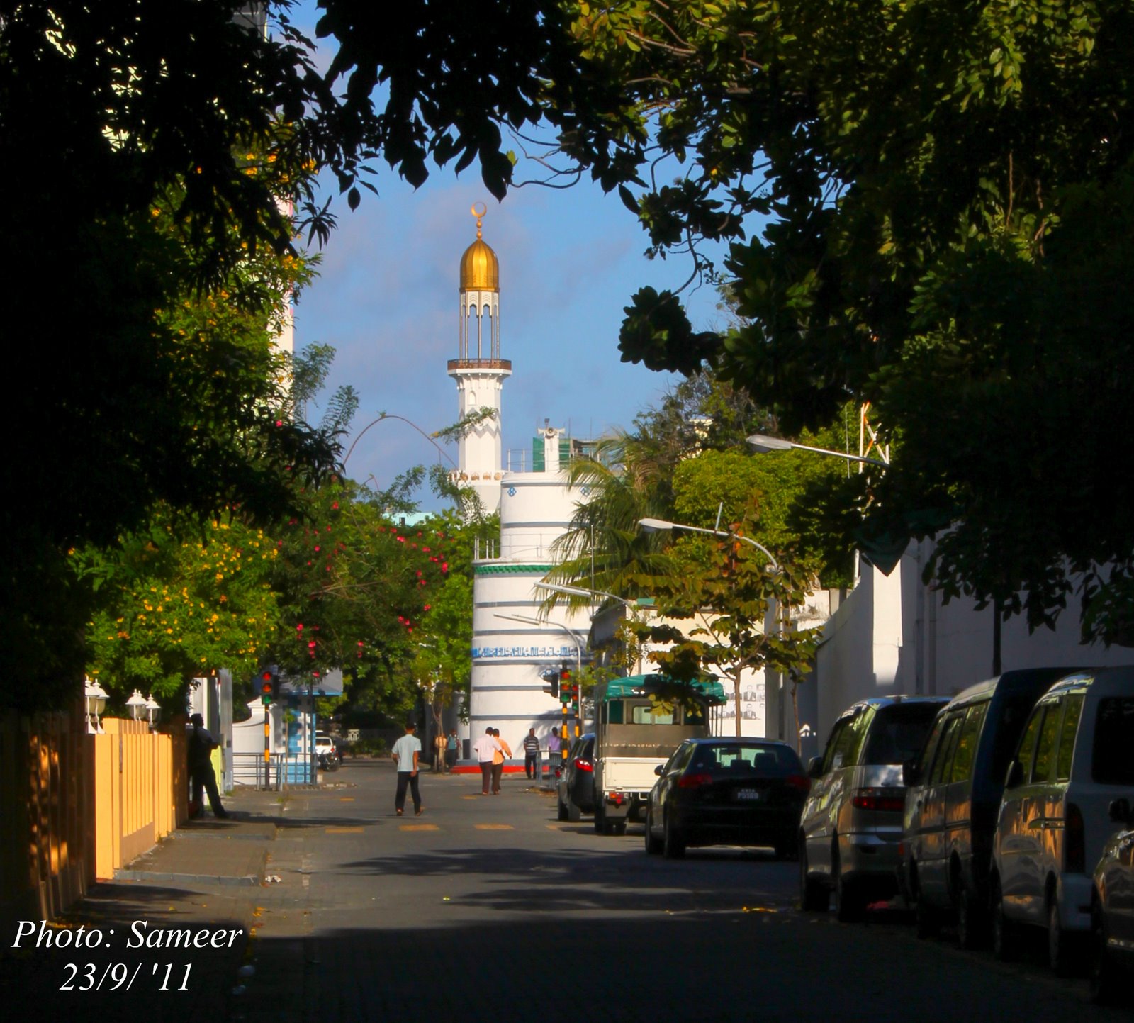 LUCKYSTAR SAMEER: Tribute to Munnaaru