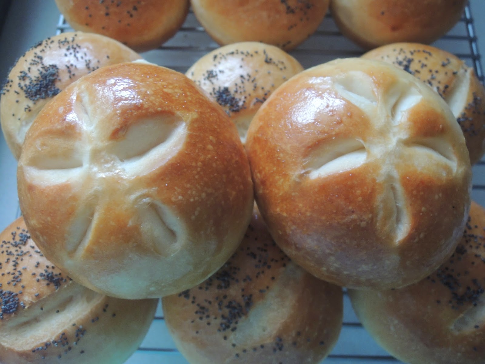 Around the World - in favorite recipes: Kaiser rolls / Vienna rolls ...