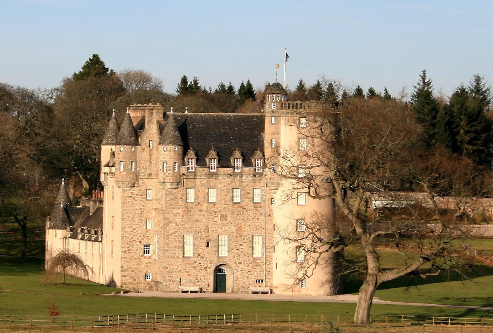 A year in Scotland: 16 - 17 February: The gardens of Drum Castle and ...