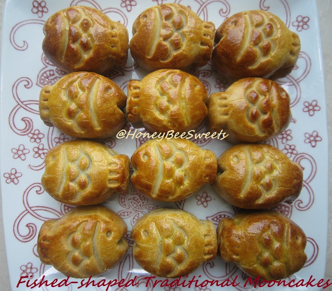 Honey Bee Sweets: Fish shaped Mooncakes (小鱼月饼)