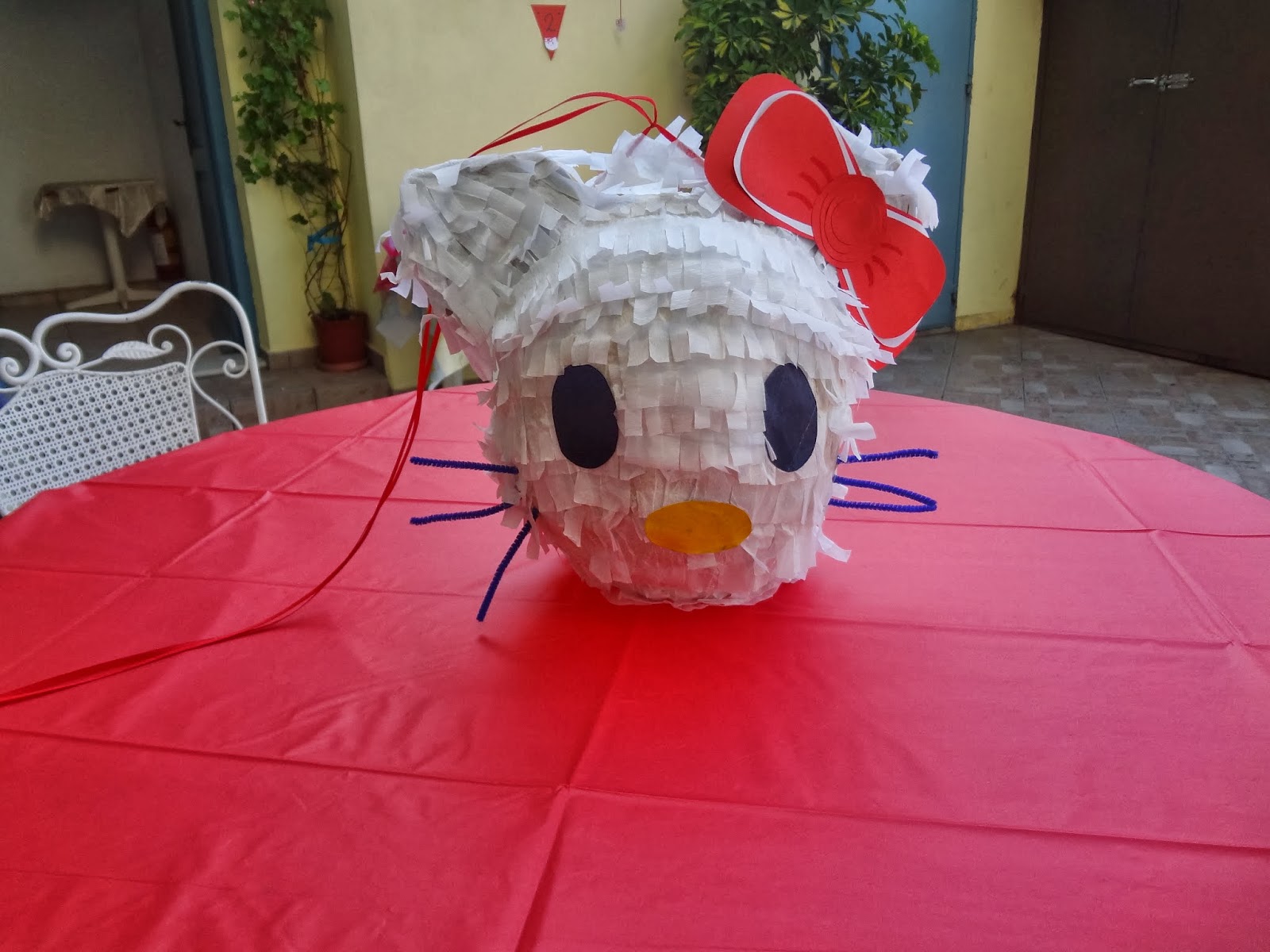 Demi's Art Attack: Πως να φτιάξετε μια πινιάτα Μέρος A (How to make a ...