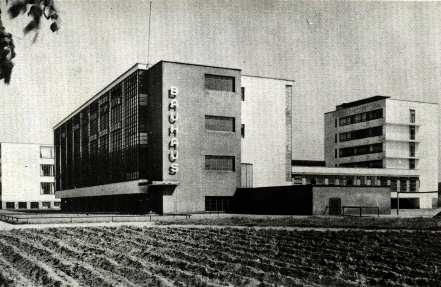 Edificio de la Bauhaus en Dessau | Walter Gropius | Clásicos de la ...