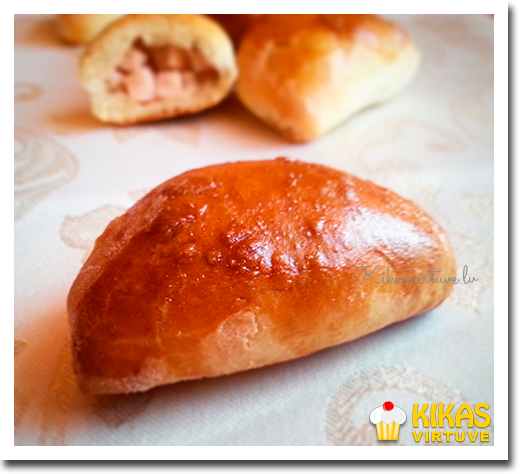 Kikas virtuve: Rauga mīklas pīrādziņi un smalkmaizītes