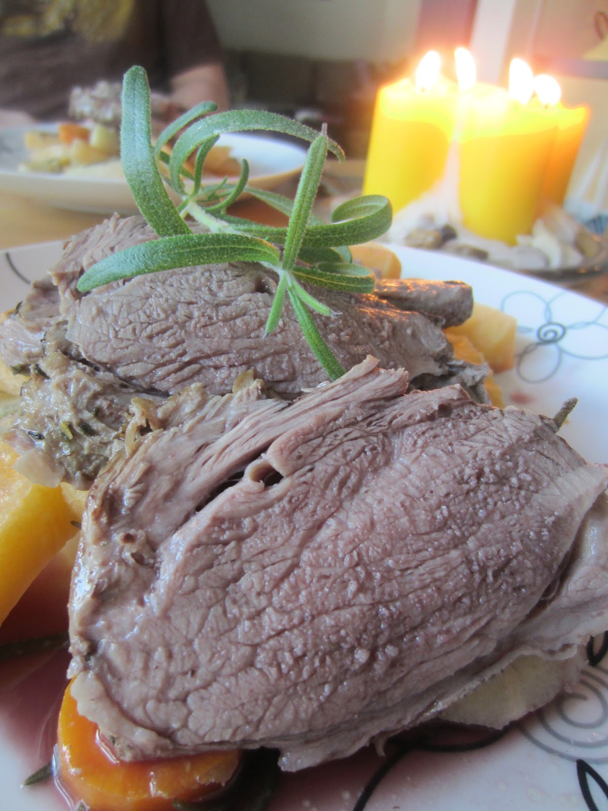 *Momsemat: Lammestek med rotgrønnsaker.