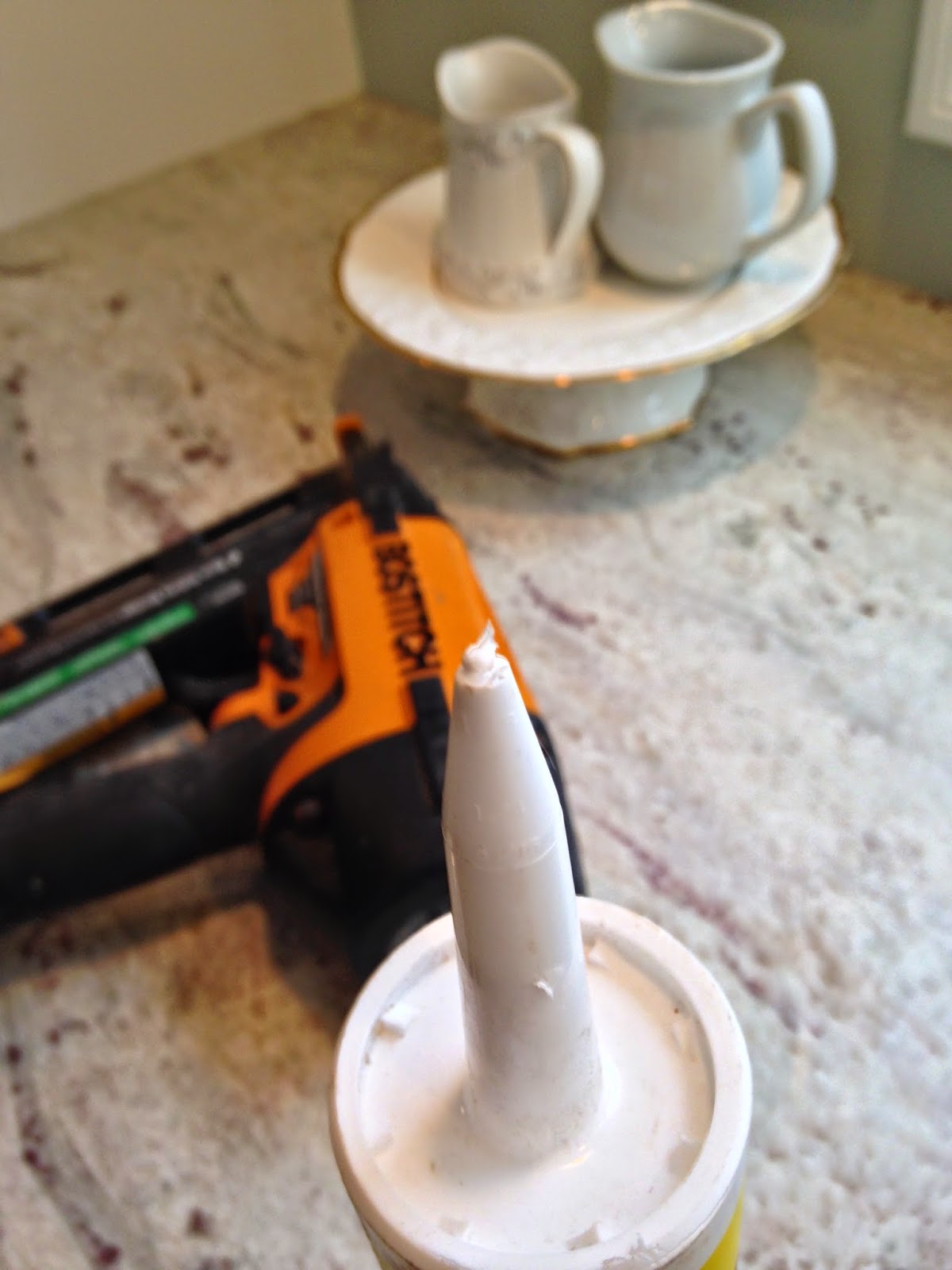 TheBuilderFix: Caulking for the beginner!