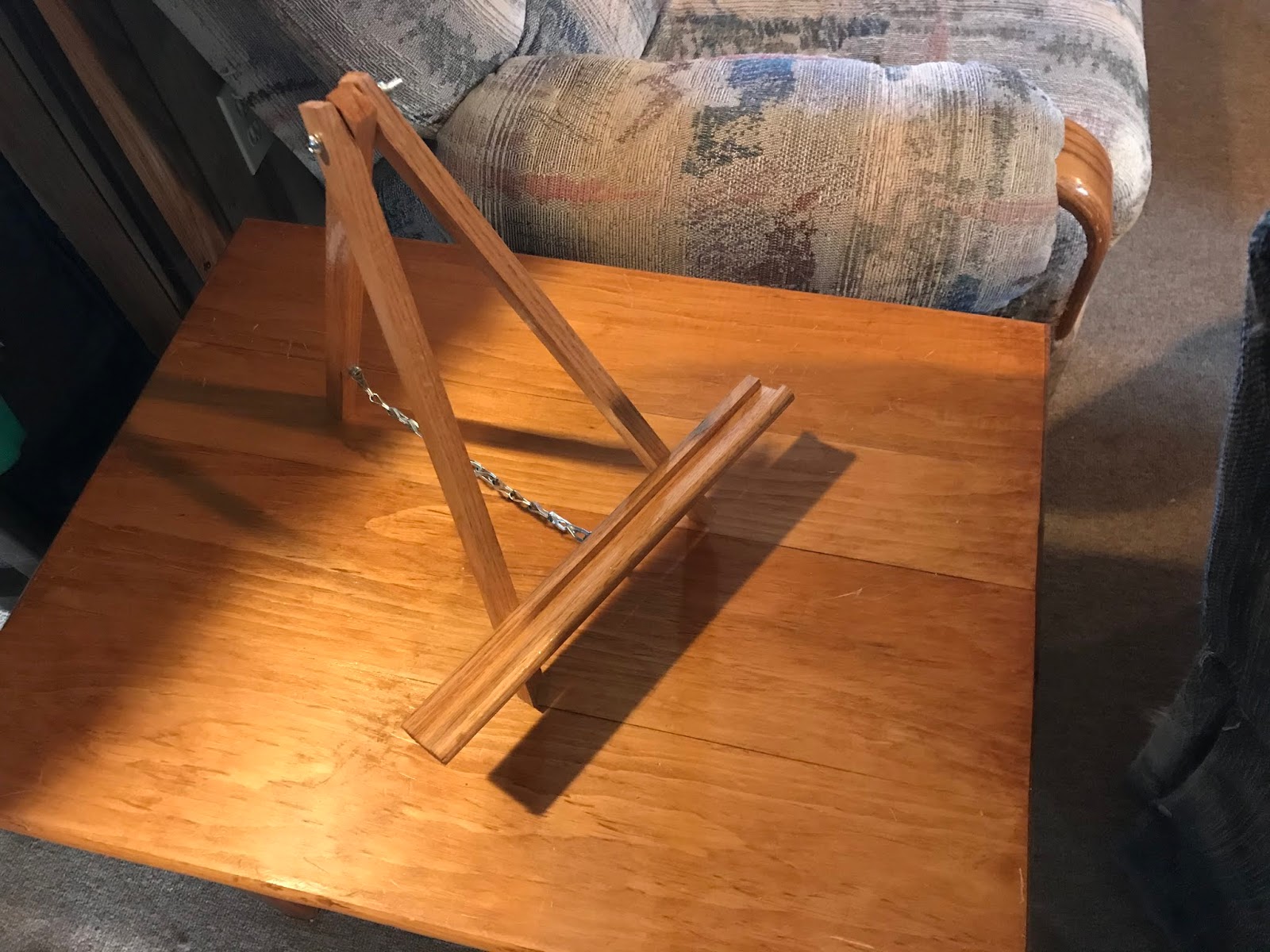 An Easel for the Digital Photo Frame | Small Workshop Chronicles