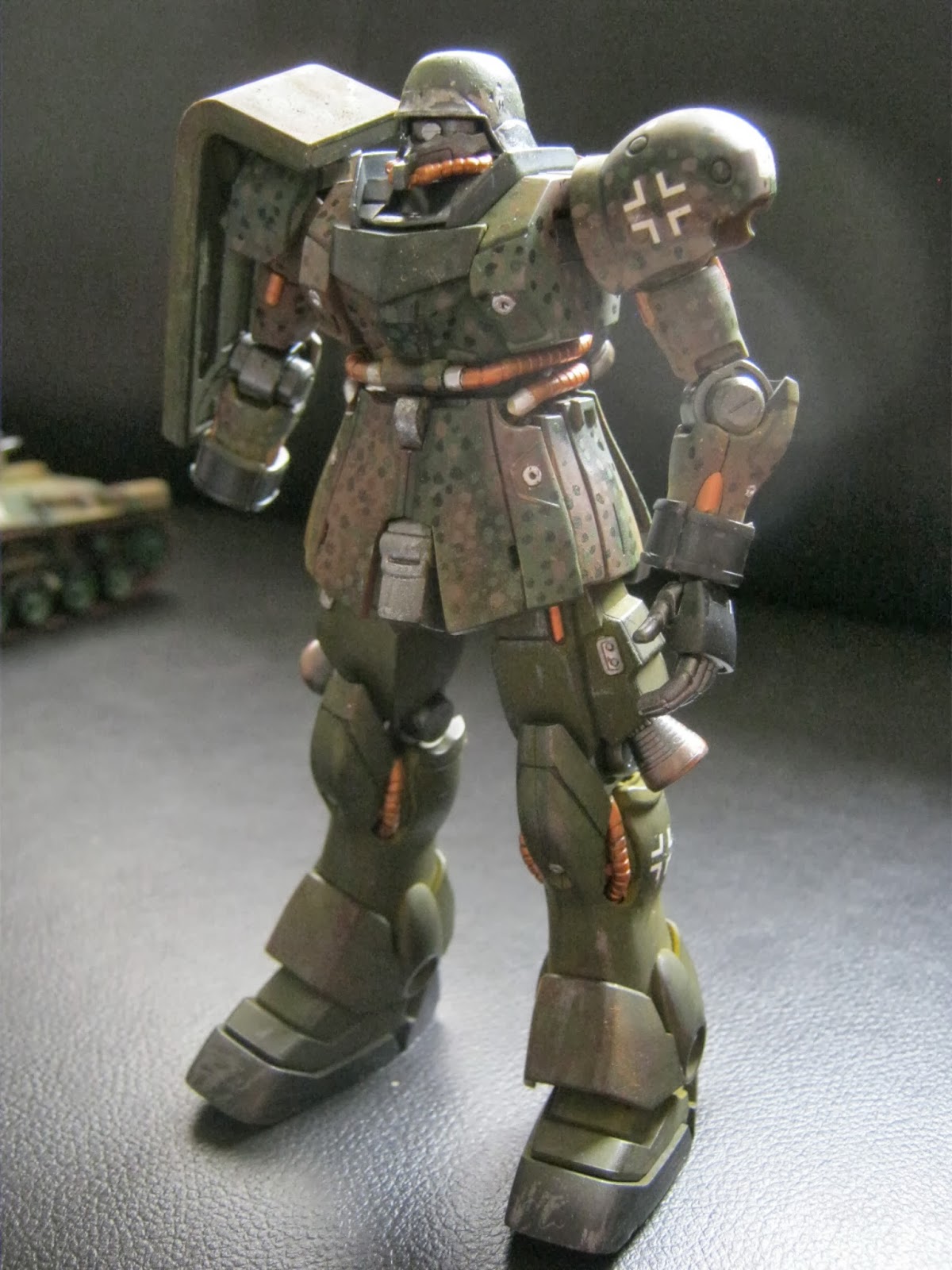 Blues Modeller: AMS-129 GEARA ZULU Custom with SS flecktarn camo.
