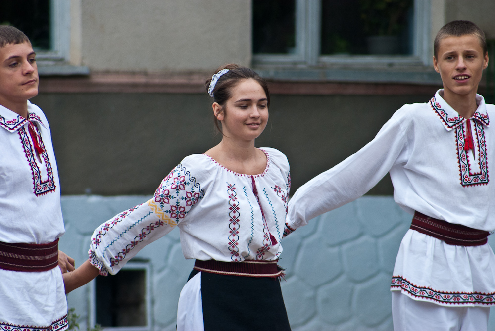 Committed Stitcher: A Warm Moldovan Welcome