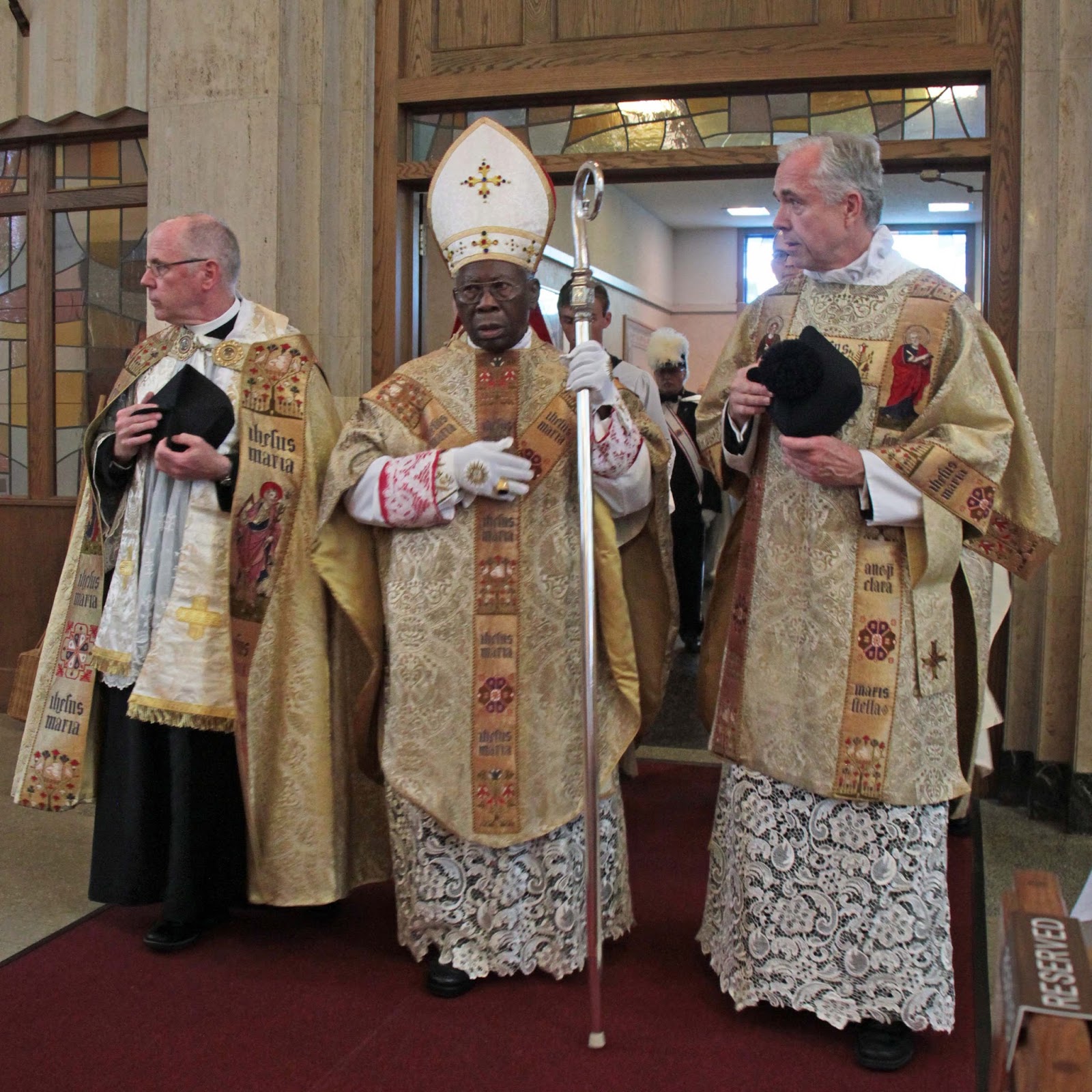 Cleveland Friends of the TLM: Pontifical Mass Pictures