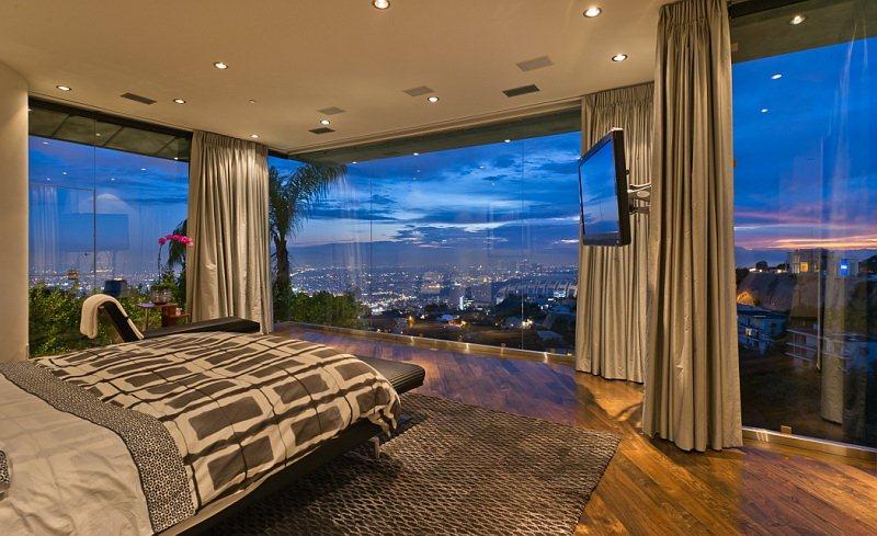 Passion For Luxury : Bachelor house