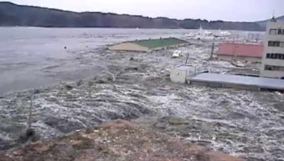 Japanese Nuclear Accident: Incredible new video of tsunami flooding ...
