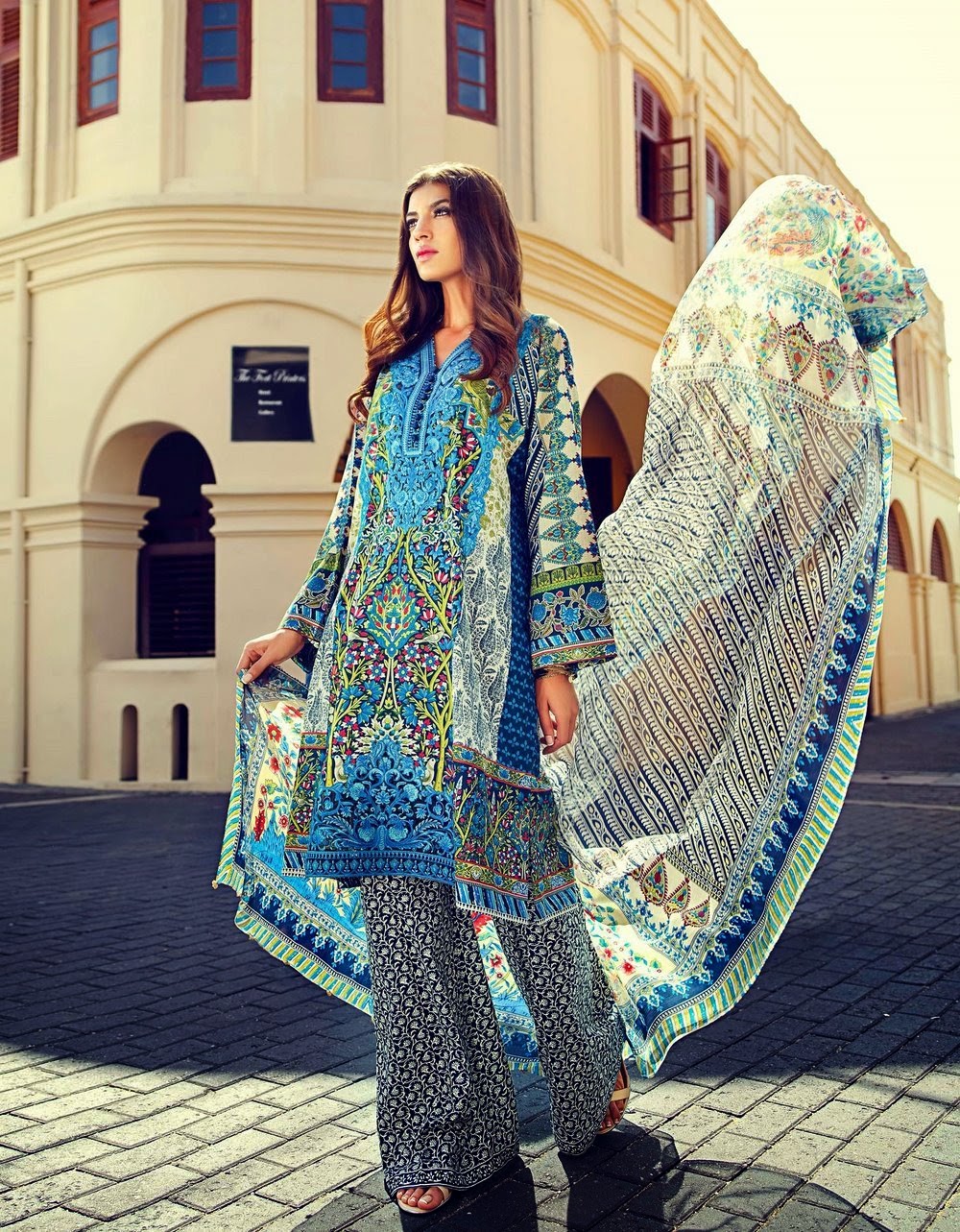 Long frocks | Pakistani Dresses | Mehndi Designs