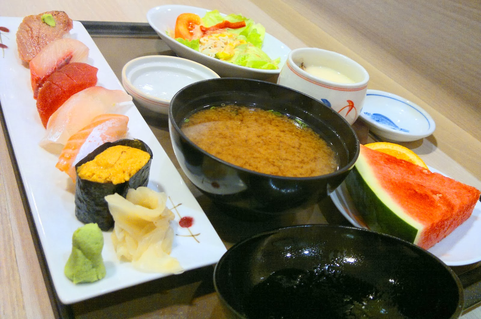 Mille Feuille: Tomi Sushi