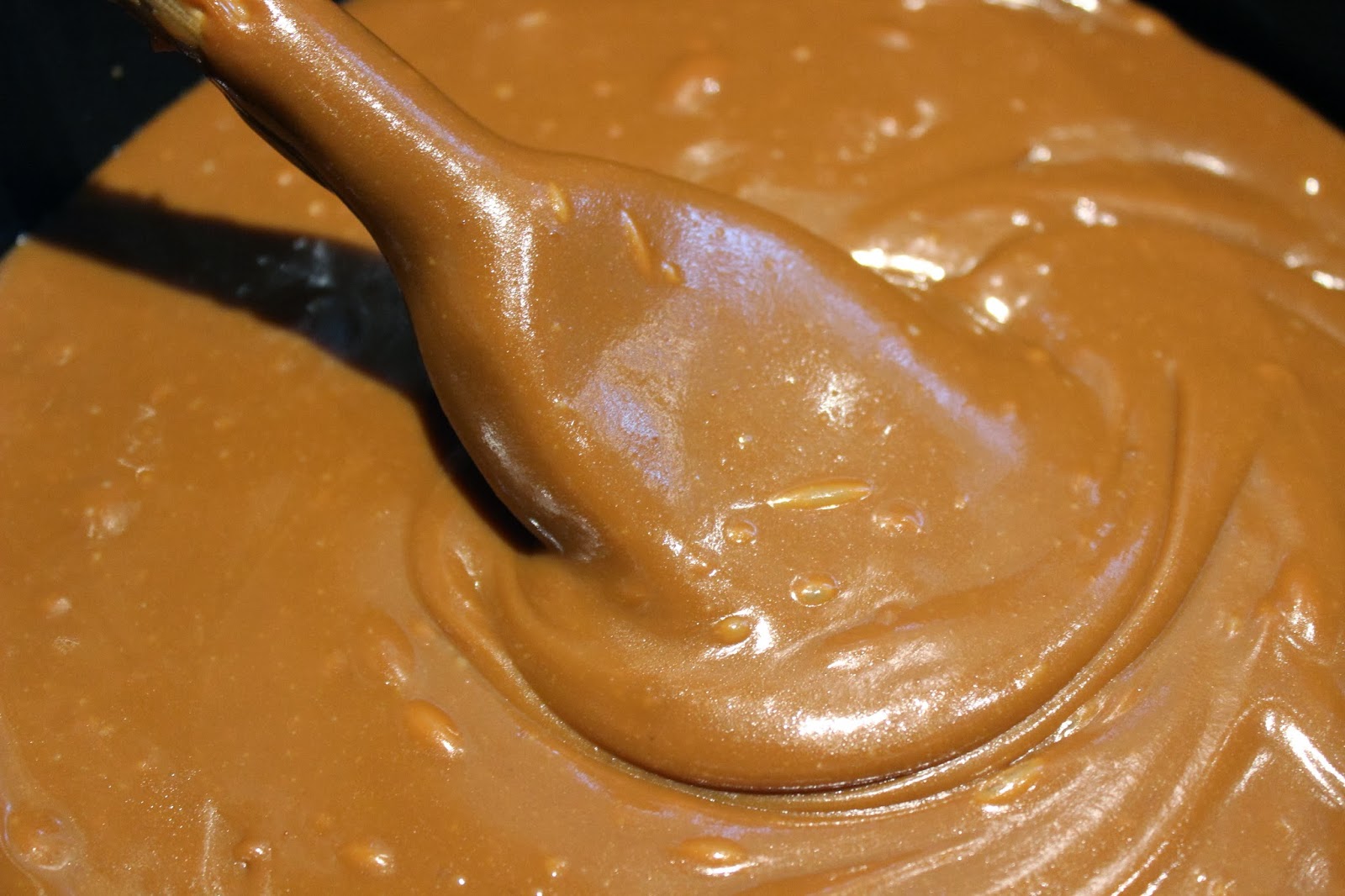 small beauty everywhere: Rose's Famous Caramel Cake