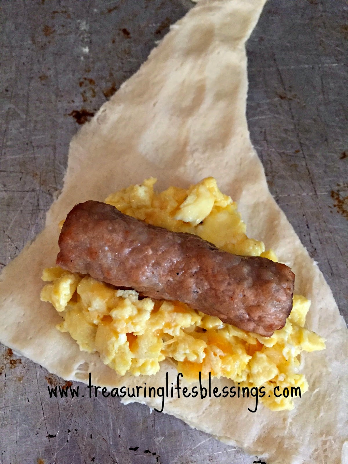 Stuffed Crescent Roll Breakfast Pockets - Treasuring Life's Blessings