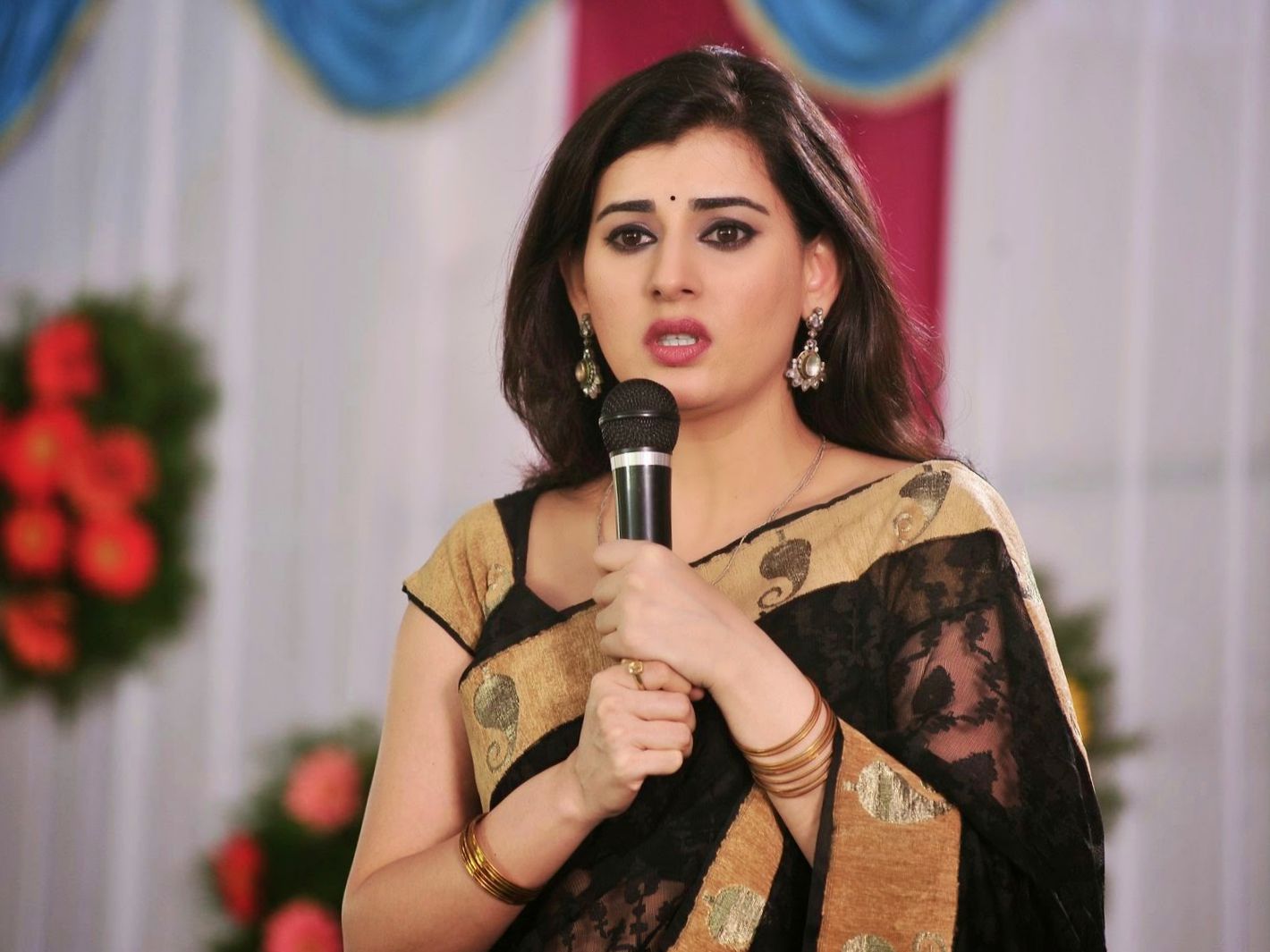 Archana / Veda Sastry in Black SAREE